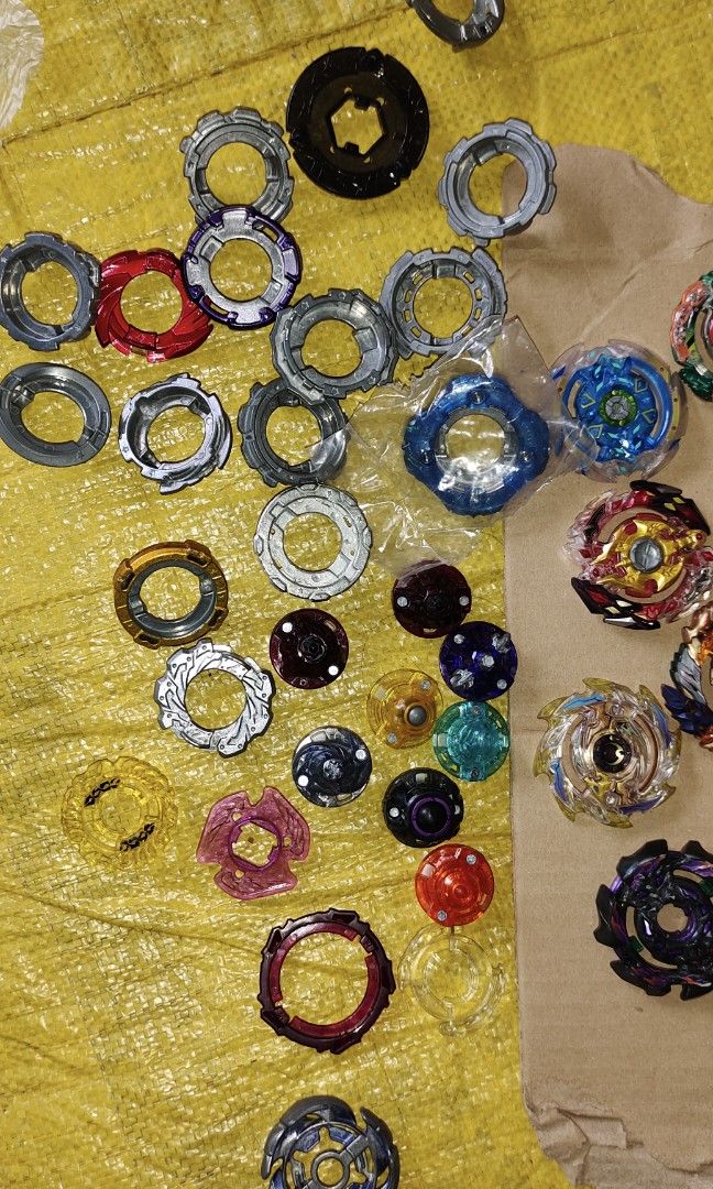 Beyblades set, Hobbies & Toys, Toys & Games on Carousell