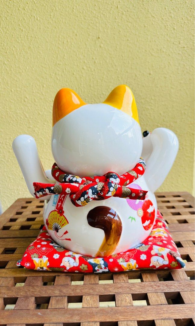 BNIB Fortune Cat/ Maneki Neko 11 BNIB Fortune Cat/ Maneki Neko 11