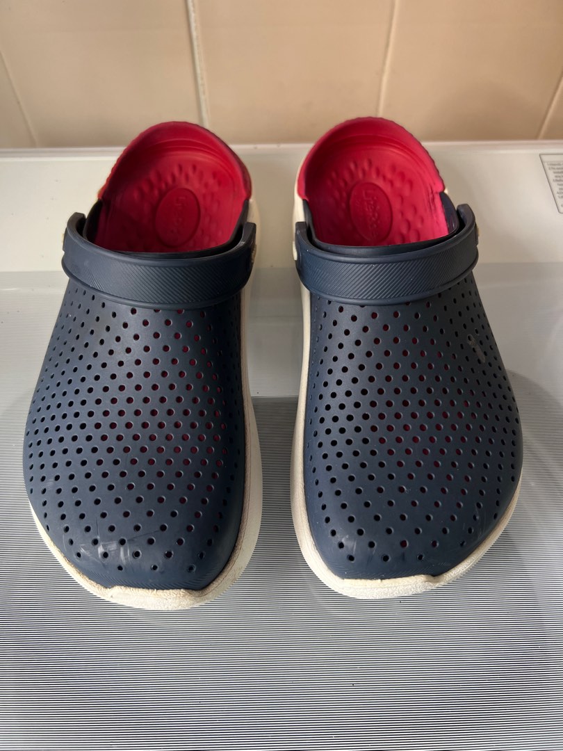 Crocs lite ride, Women's Fashion, Footwear, Flipflops and Slides on ...