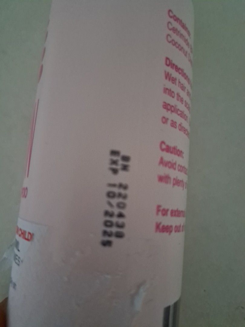 Dandron shampoo, Beauty & Personal Care, Hair on Carousell