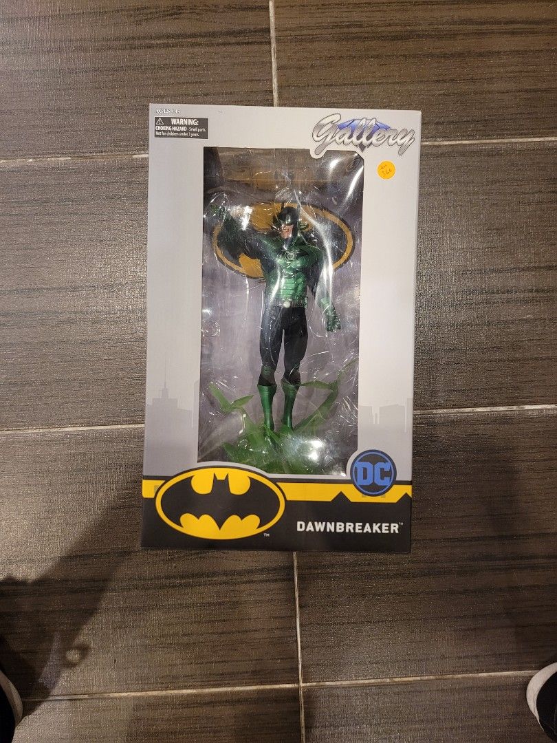 Diamond Select Toys Batman Dawnbreaker Diorama 9 inch, Hobbies & Toys ...