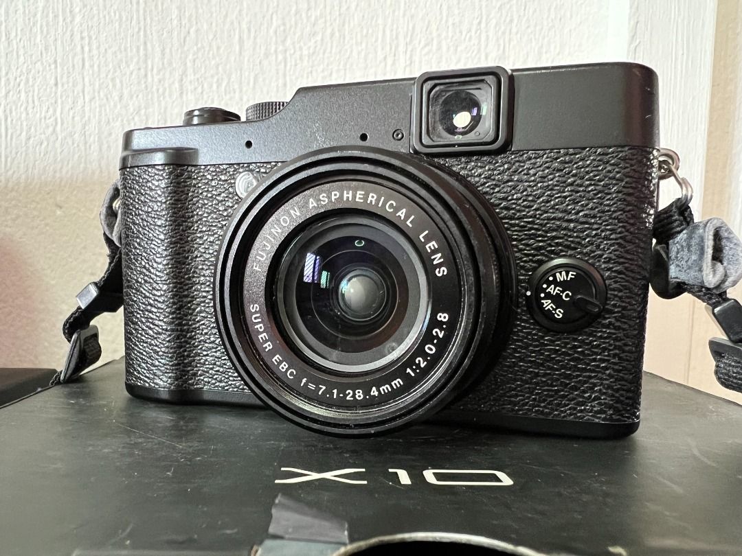 Fujifilm X10 Made in Japan, Photography, Cameras on Carousell