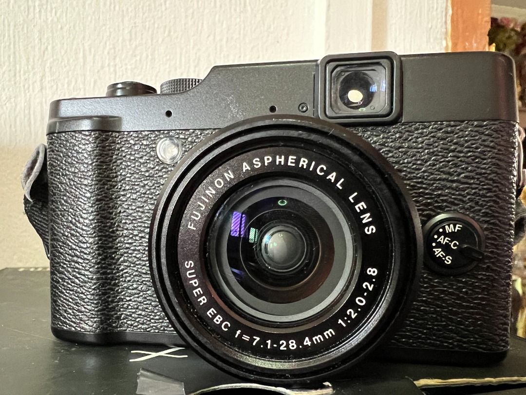 Fujifilm X10 Made in Japan, Photography, Cameras on Carousell