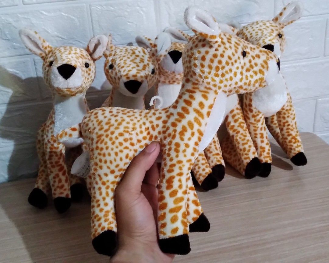 Giraffe Plushie, Hobbies & Toys, Toys & Games on Carousell