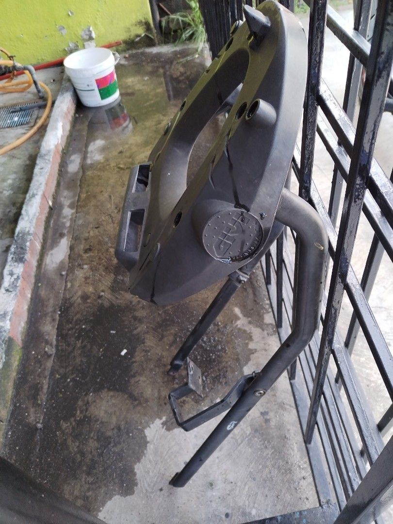 Monorack J givi 135lc, Auto Accessories on Carousell