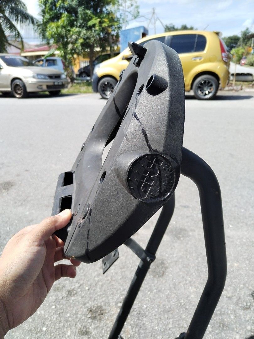 Monorack J givi 135lc, Auto Accessories on Carousell