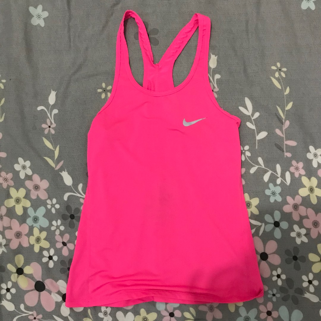 Nike Sport top, Olah Raga, Baju Olahraga di Carousell