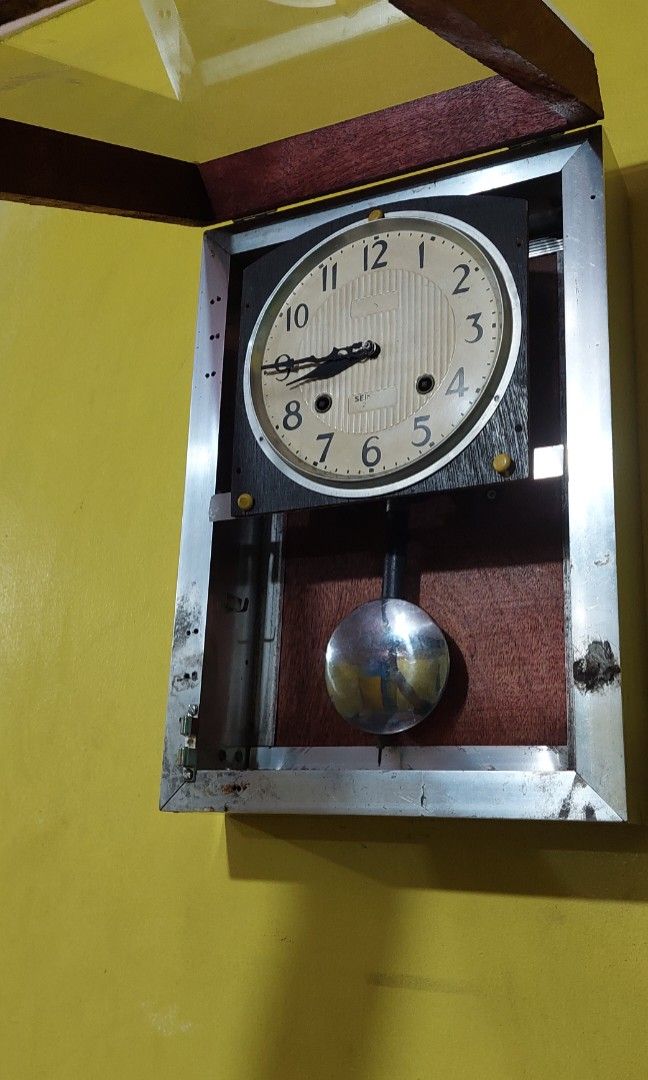 Pendulum clock, Furniture & Home Living, Home Decor, Clocks on Carousell