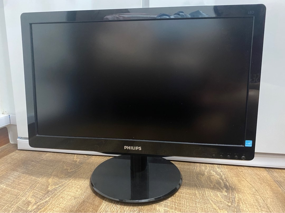 Philips 200v4Q Monitor, Computers & Tech, Desktops on Carousell