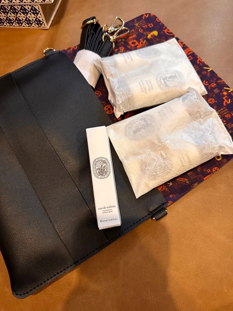 Qatar airlines pouch with sling, Women's Fashion, Bags & Wallets ...