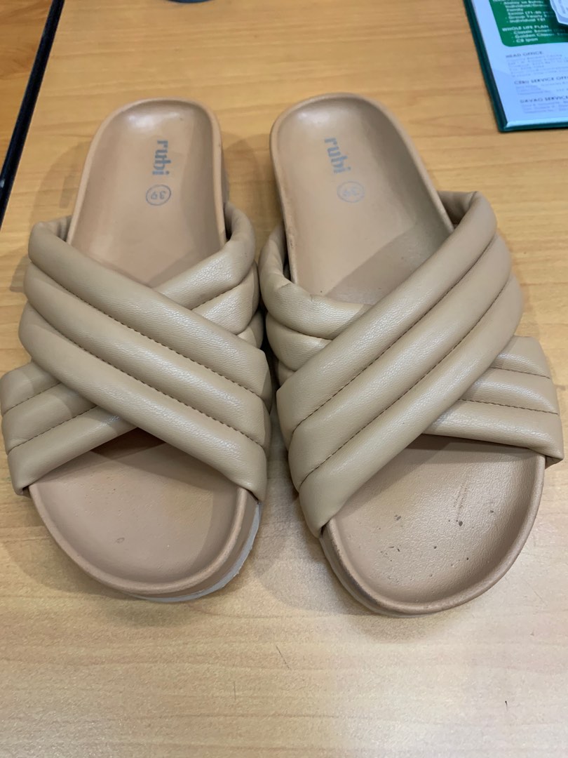Rubi cushy crisscross slides on Carousell