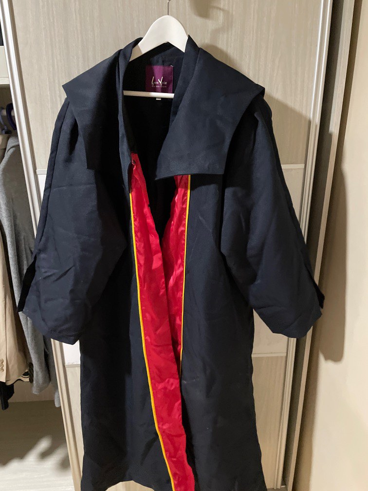 Temasek poly graduation gown, Men's Fashion, Coats, Jackets and ...