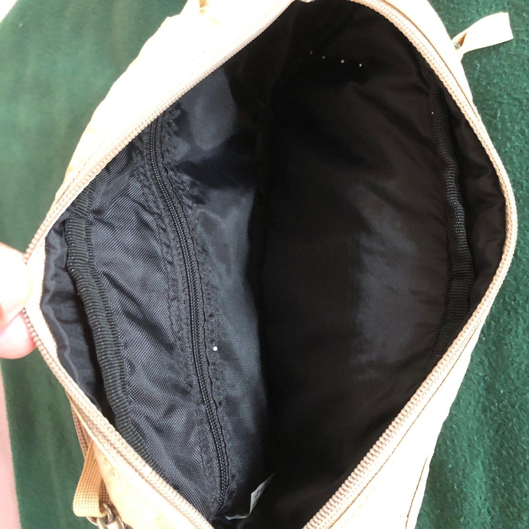 UNIQLO fanny pack, Women's Fashion, Bags & Wallets, Purses & Pouches on ...