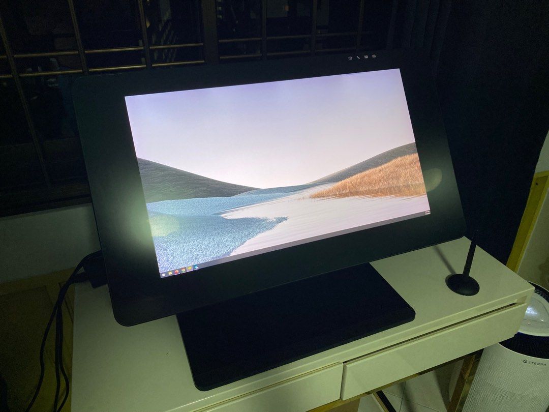 Wacom Cintiq 24 Pro (non-touch) with stand, Computers & Tech, Parts ...