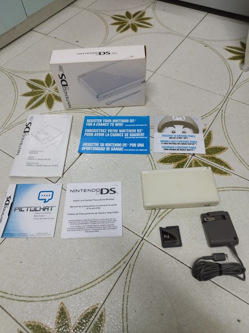 全套 ndsl 有盒 有r4卡 火牛 說明書 操作正常 不連game, 電子遊戲, 電子遊戲機, 其他 - Carousell