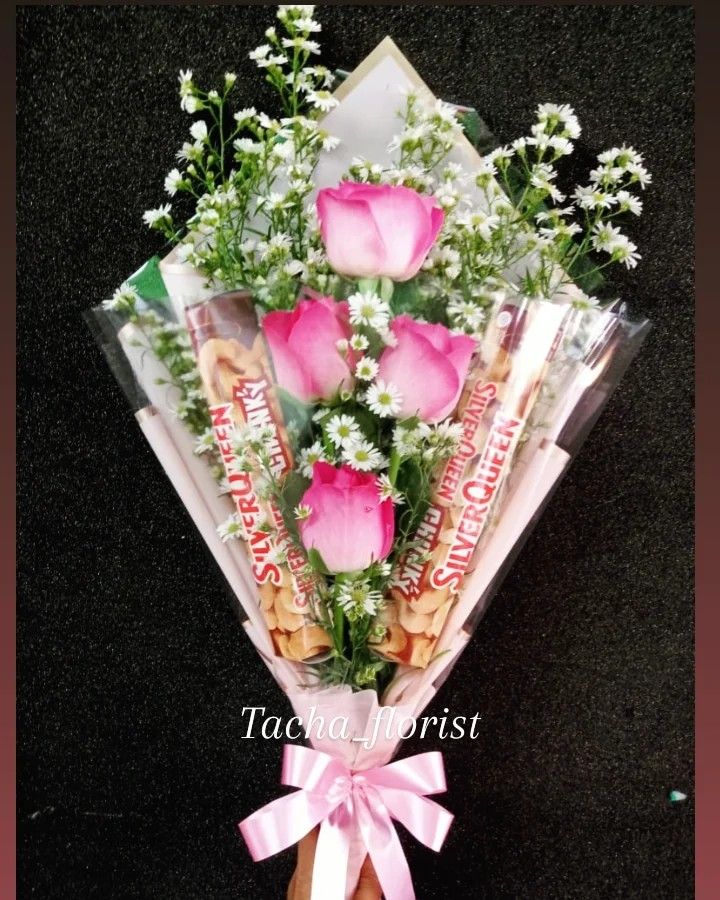 Buket bunga mawar +silver queen, Perkebunan di Carousell