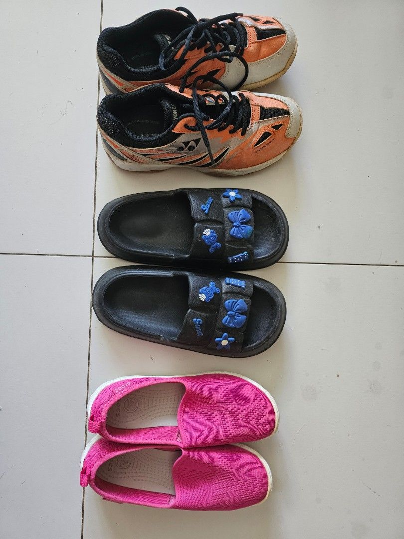 Crocs, Yonex, Men's Fashion, Footwear, Casual shoes on Carousell