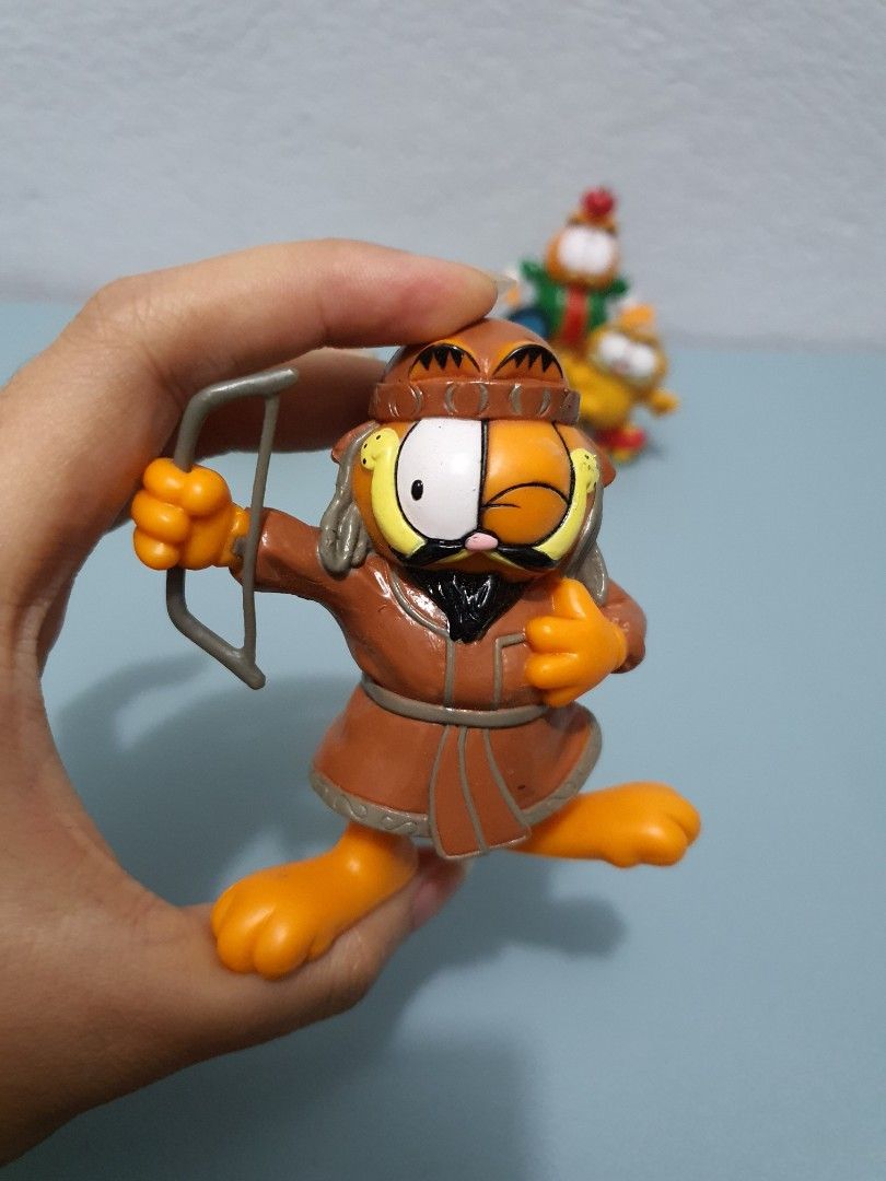 Garfield Figures Set on Carousell