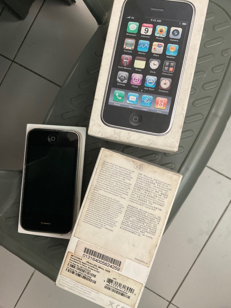 iPhone 1 - collector item - most probably not working 16gb 3gs 3g ...