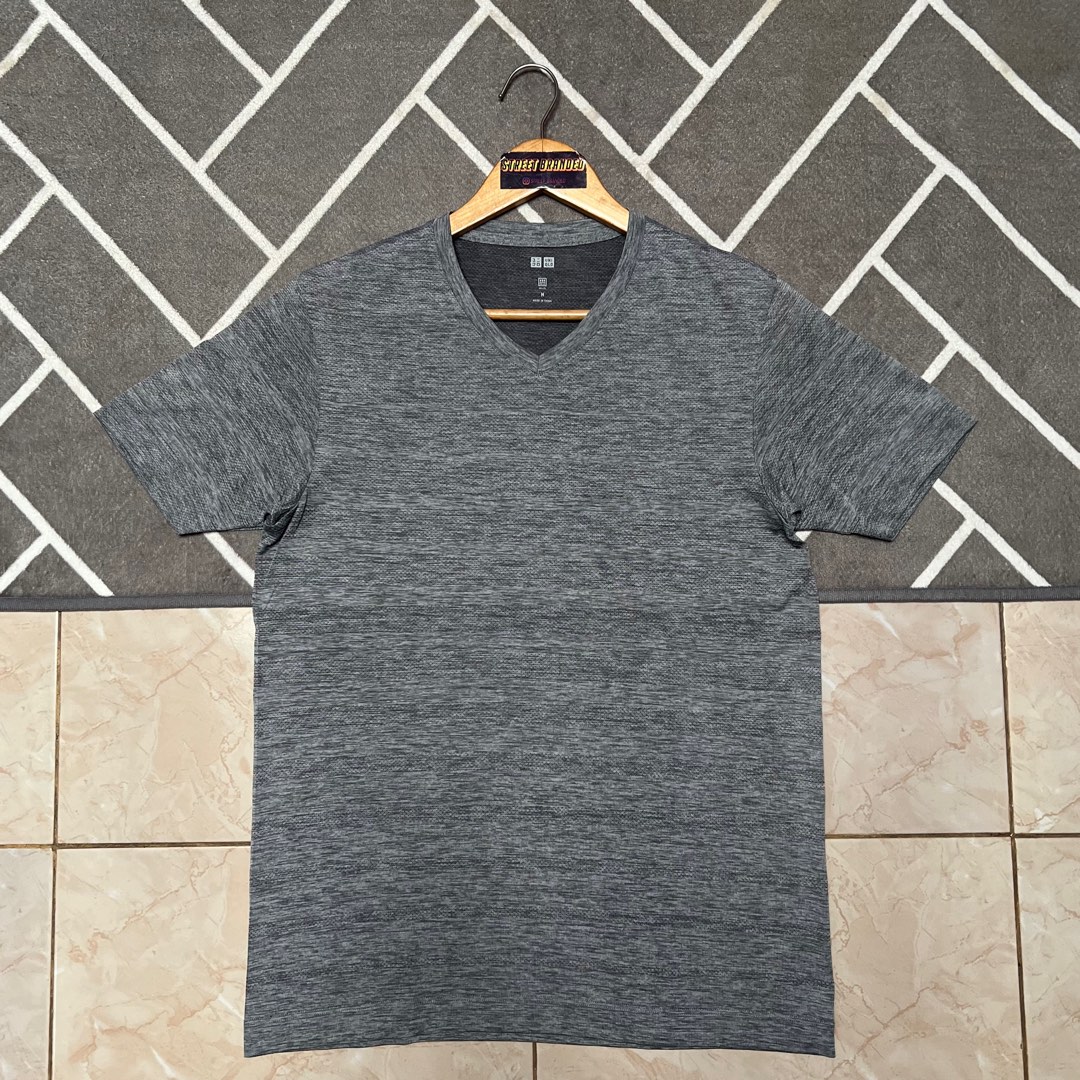 Kaos Uniqlo Dry-Ex New, Fesyen Pria, Pakaian , Atasan di Carousell