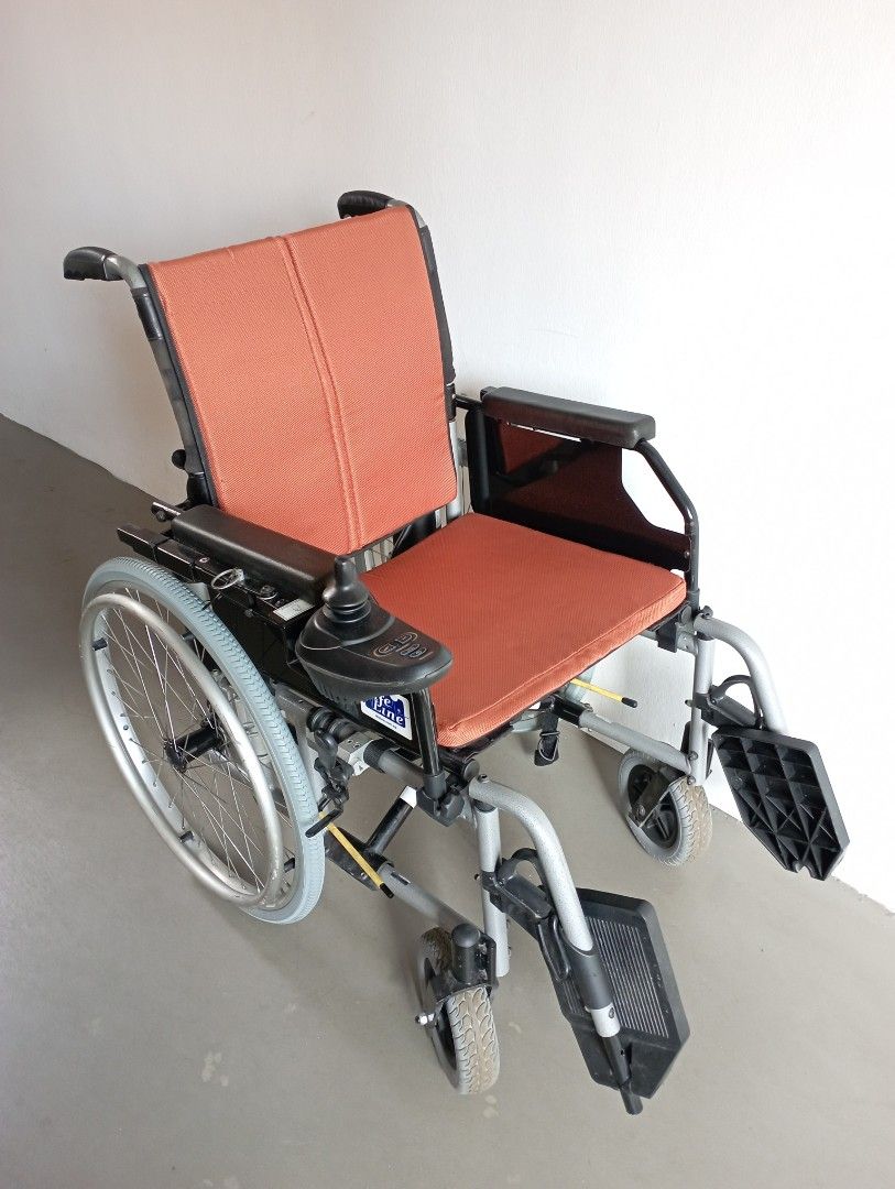 Lifeline motorized wheelchair 18", Health & Nutrition, Assistive ...