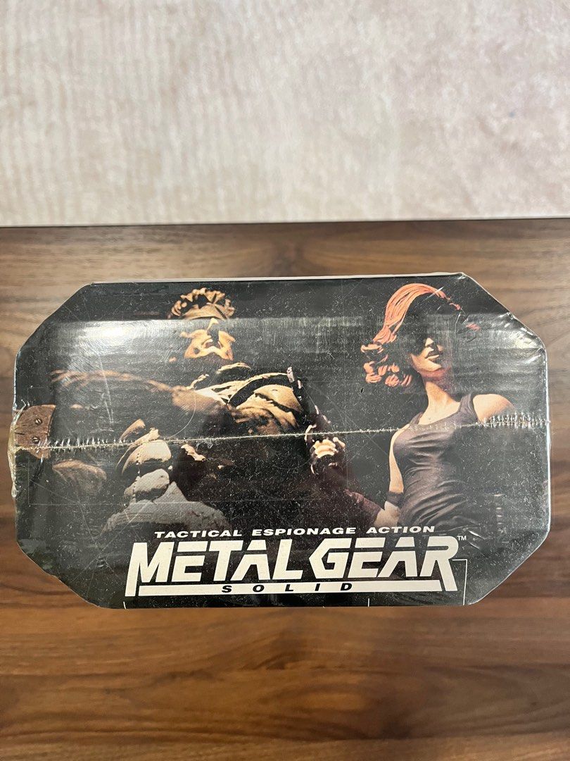 McFarlane Toys Metal Gear Solid (Solid Snake & Meryl Silverburgh ...