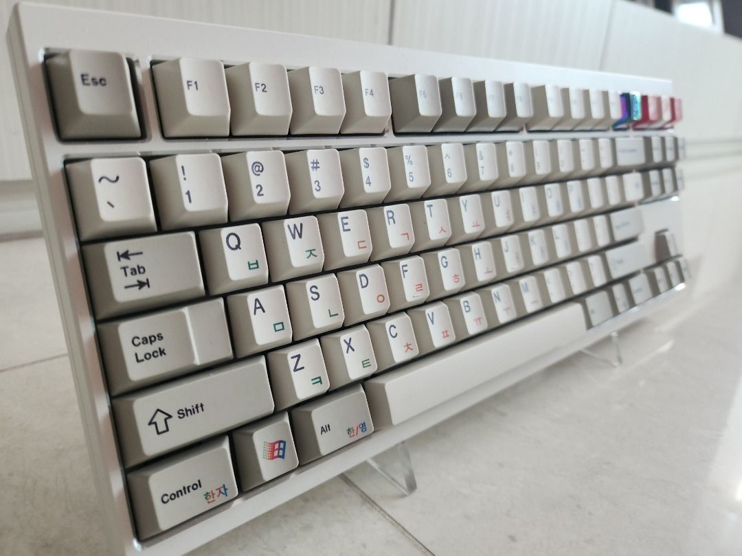 Mr Suit WK Babypowder White with Silver Chamfers, Computers & Tech ...