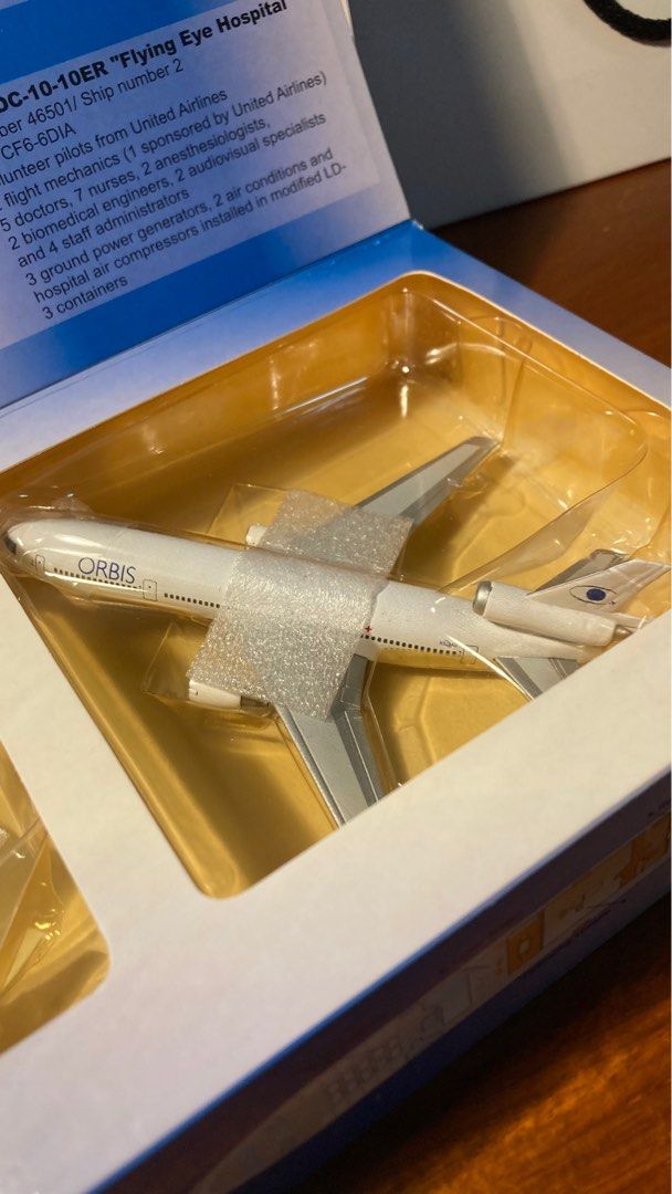 Orbis DC10 & DC8 1:400 aircraft model set, Hobbies & Toys, Memorabilia ...