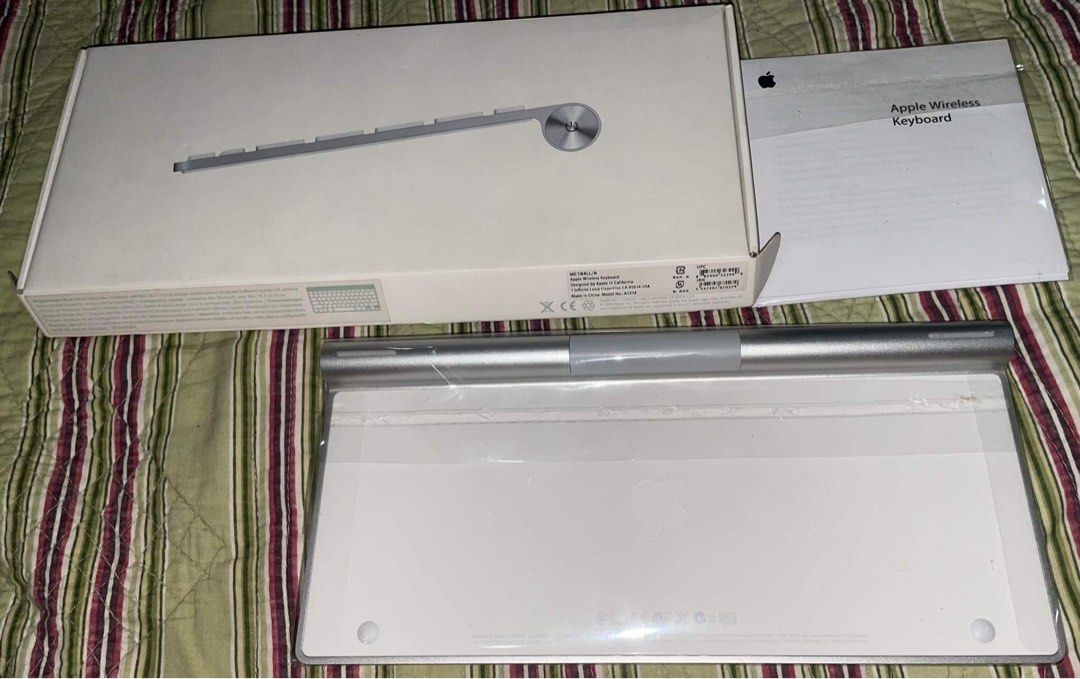 Original Apple Wireless Keyboard 1st Gen, Computers & Tech, Parts ...