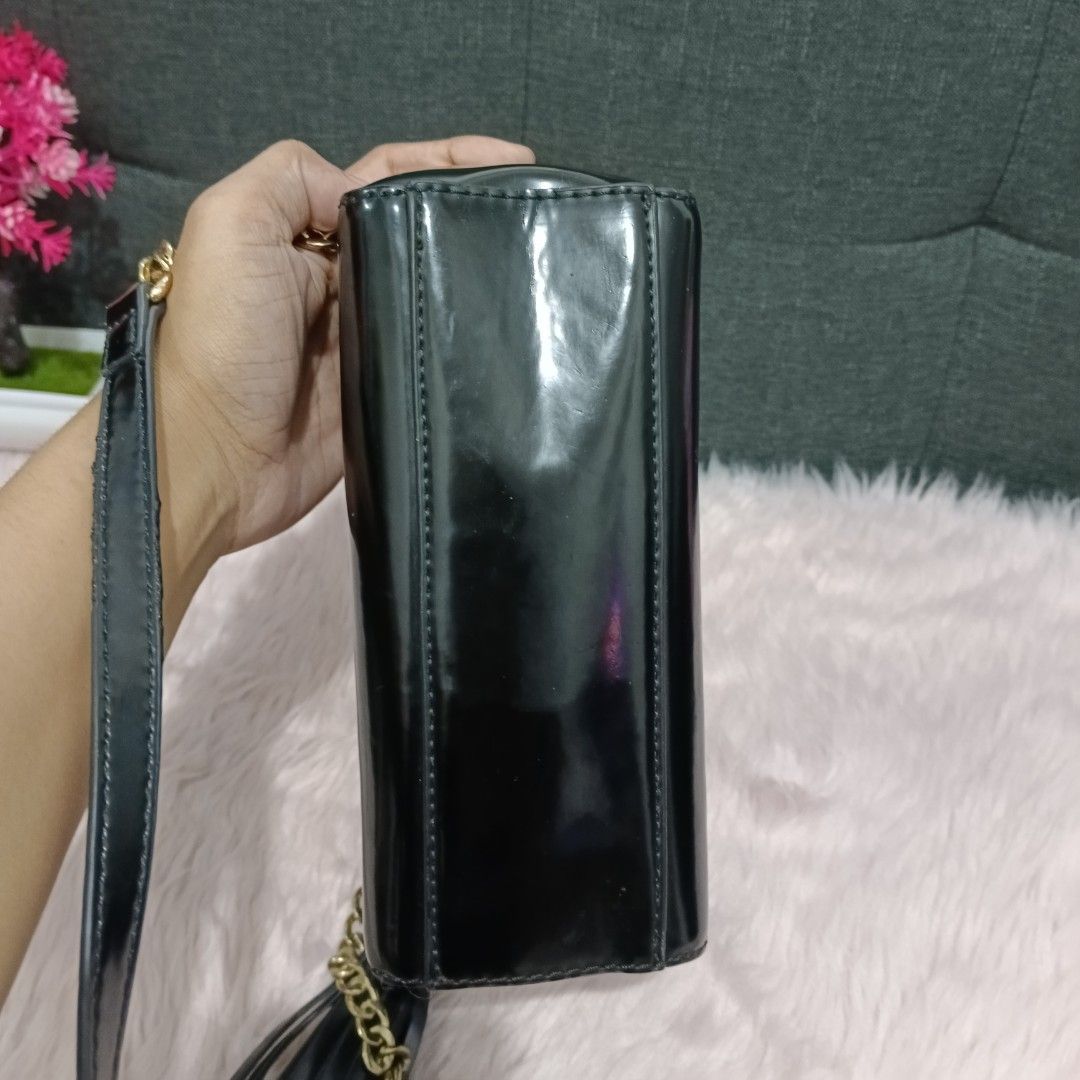 ORIGINAL LAP CHAIN SLINGBAG, Women's Fashion, Bags & Wallets, Cross ...