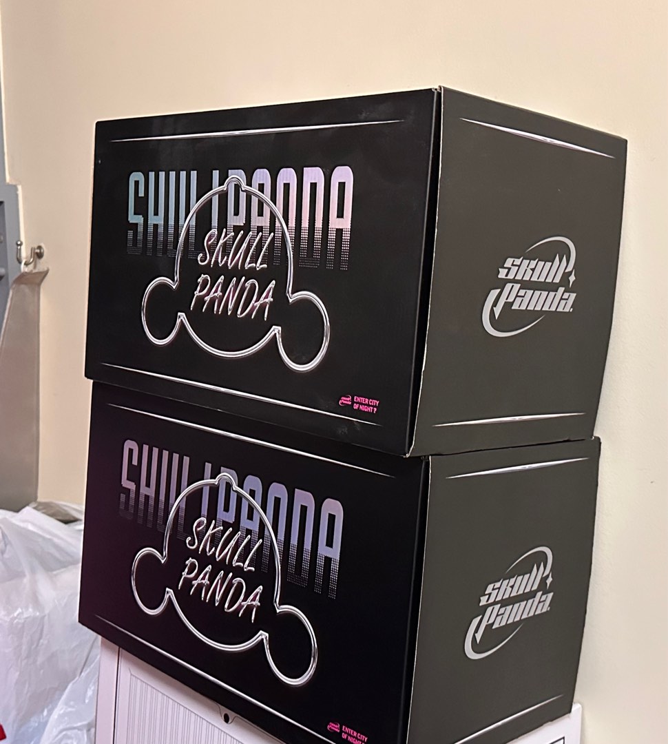 Popmart Original Skull panda SP light up show case Skullpanda City of ...