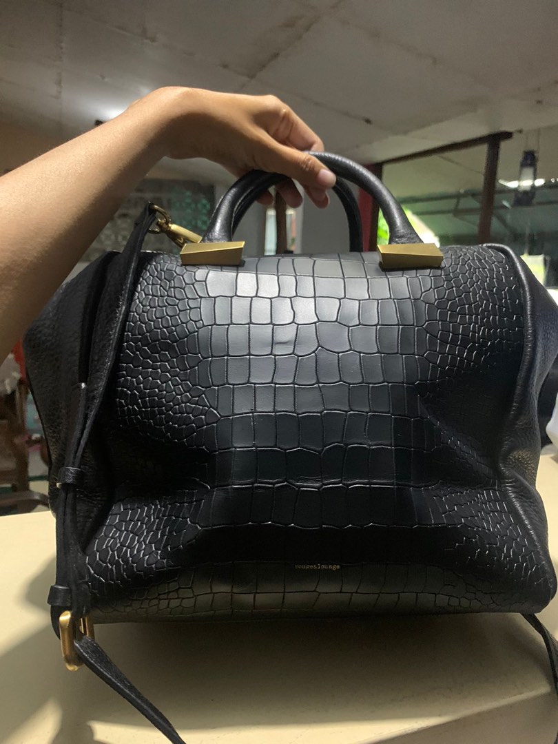 Rouge&Lounge sling Kulit Authentic, Fesyen Wanita, Tas & Dompet di Carousell