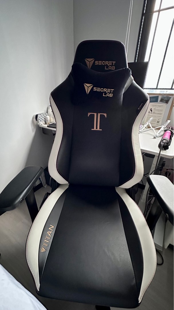 Secret lab Titan Classic 2020, Furniture & Home Living, Furniture ...