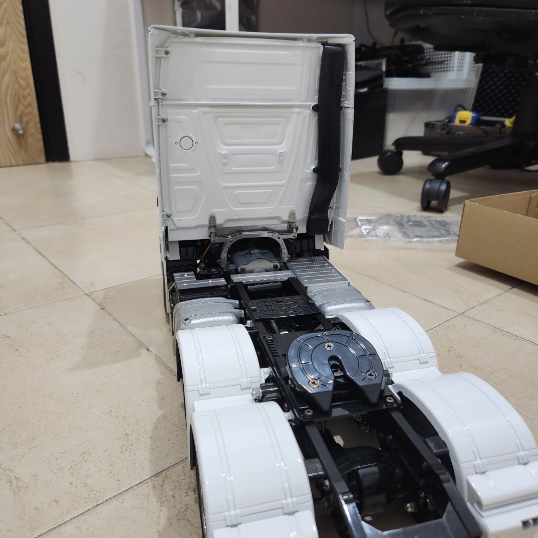 TAMIYA 1/14 TRACTOR TRUCKS MERCEDES BENZ ACTROS 3363 6X4 GIGASPACE EP ...