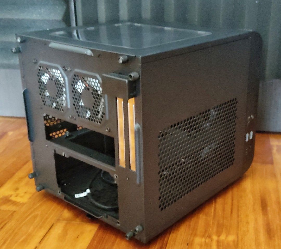 Thermaltake Core V1 Case ITX / mini-ITX with F8 Artic Fan, Computers ...
