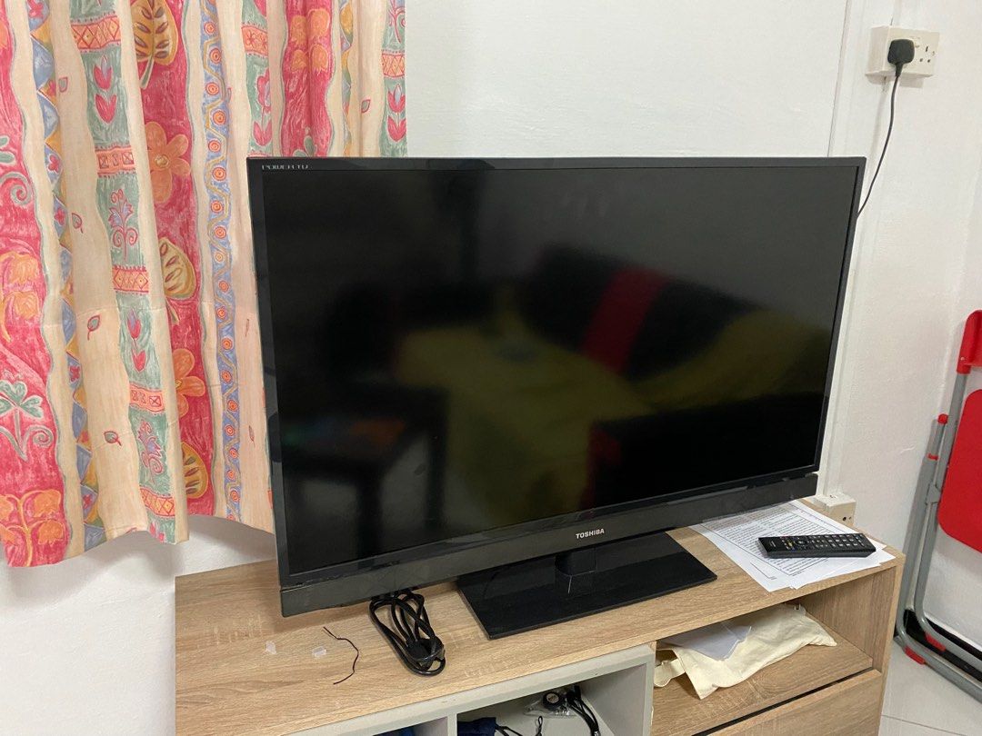 Toshiba led tv, TV & Home Appliances, TV & Entertainment, TV on Carousell