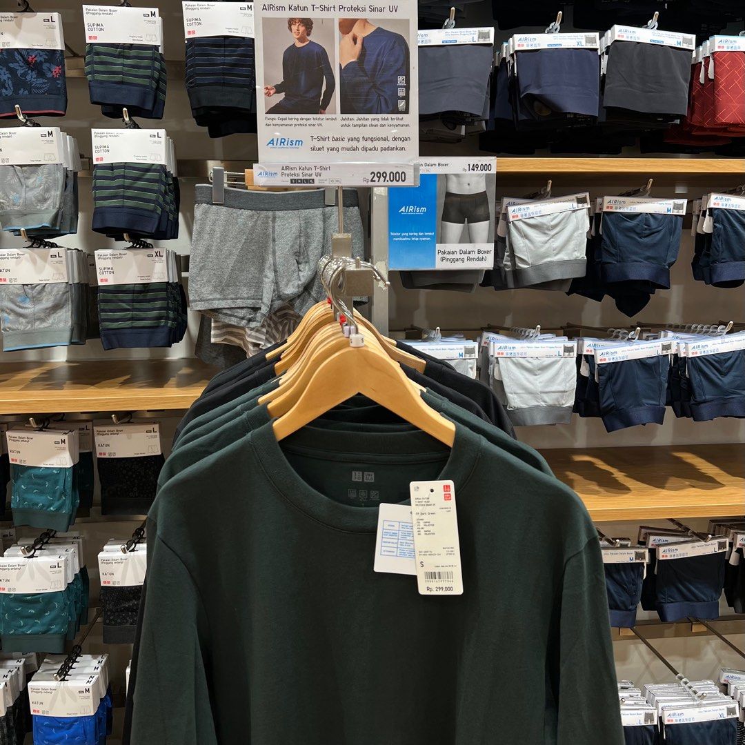 Uniqlo Turtle Neck Soft Touch, Fesyen Wanita, Pakaian Wanita, Atasan di ...