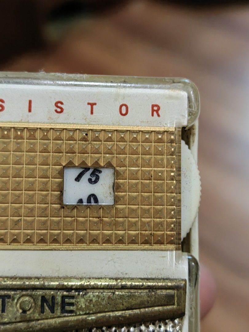 Vintage 1960s Suntone Transistor Radio, Hobbies & Toys, Memorabilia ...