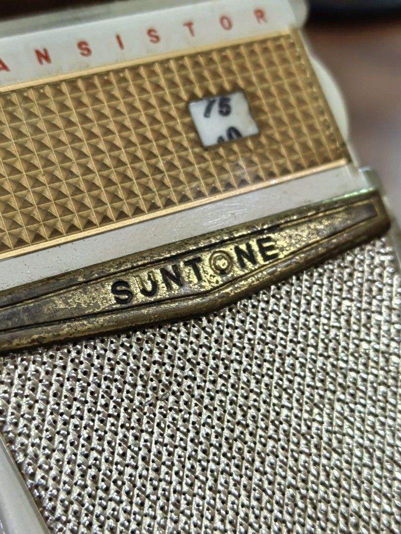 Vintage 1960s Suntone Transistor Radio, Hobbies & Toys, Memorabilia ...