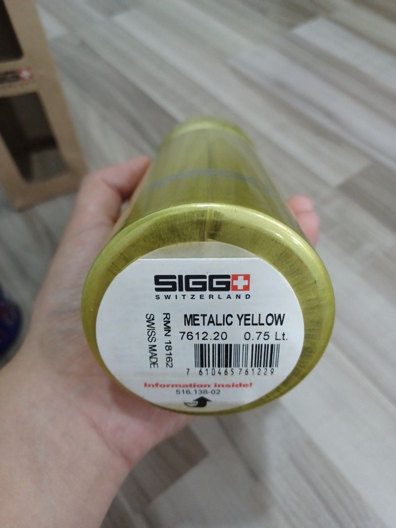 1 SIGG Switzerland 0.75 litre metallic water bottle, Furniture & Home ...