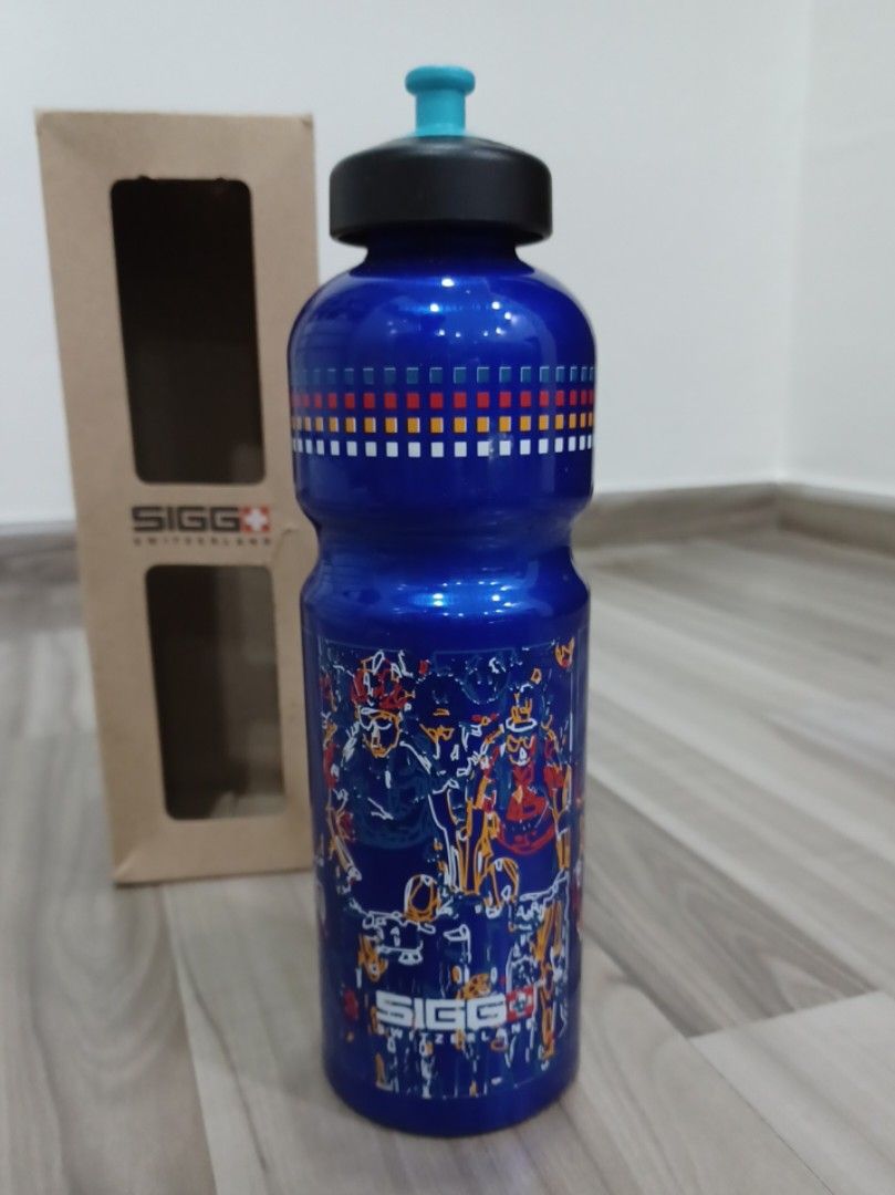 4 x SIGG Switzerland 0.75 litre metallic water bottle, Furniture & Home ...