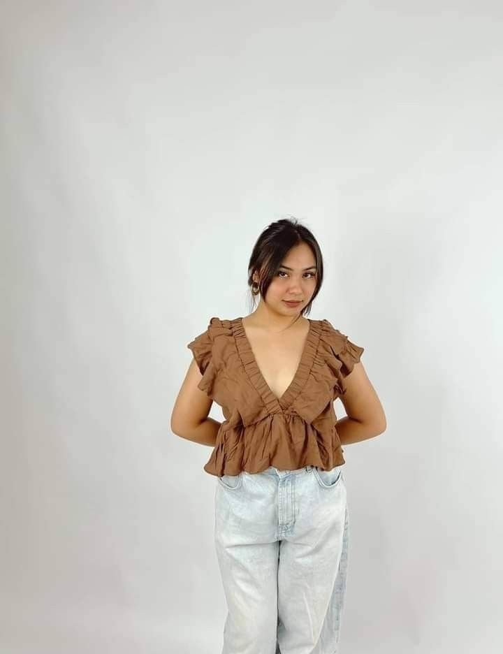 BOBBIE TOP, Women's Fashion, Tops, Others Tops on Carousell