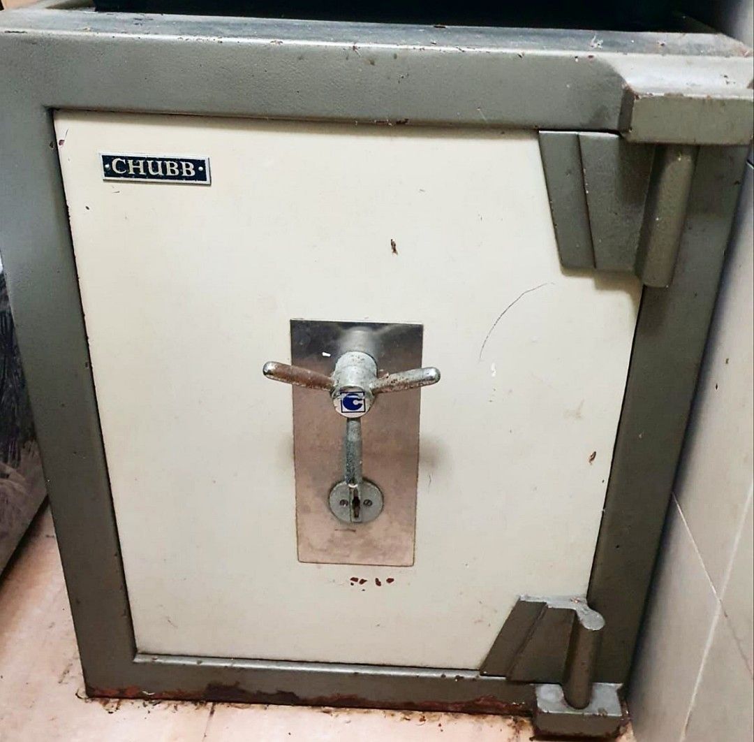 Chubb Safe Banker, Furniture & Home Living, Security & Locks, Safe on ...
