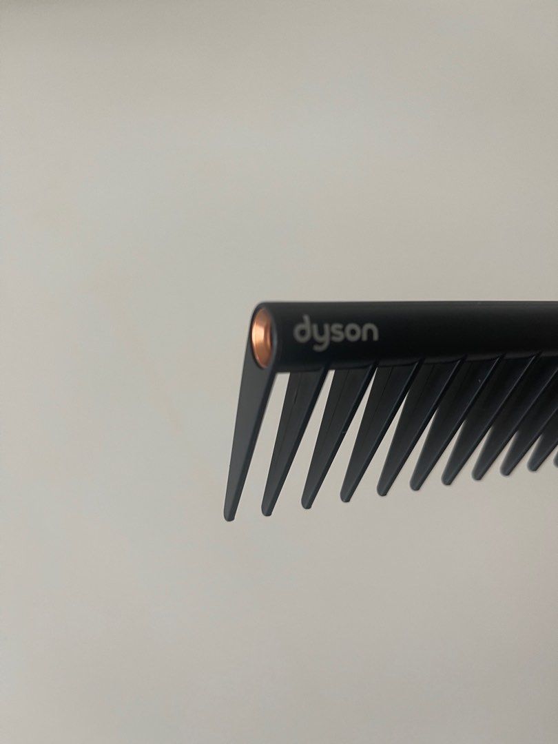 Dyson Detangling Comb, Beauty & Personal Care, Hair on Carousell