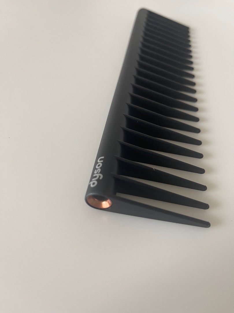 Dyson Detangling Comb, Beauty & Personal Care, Hair on Carousell