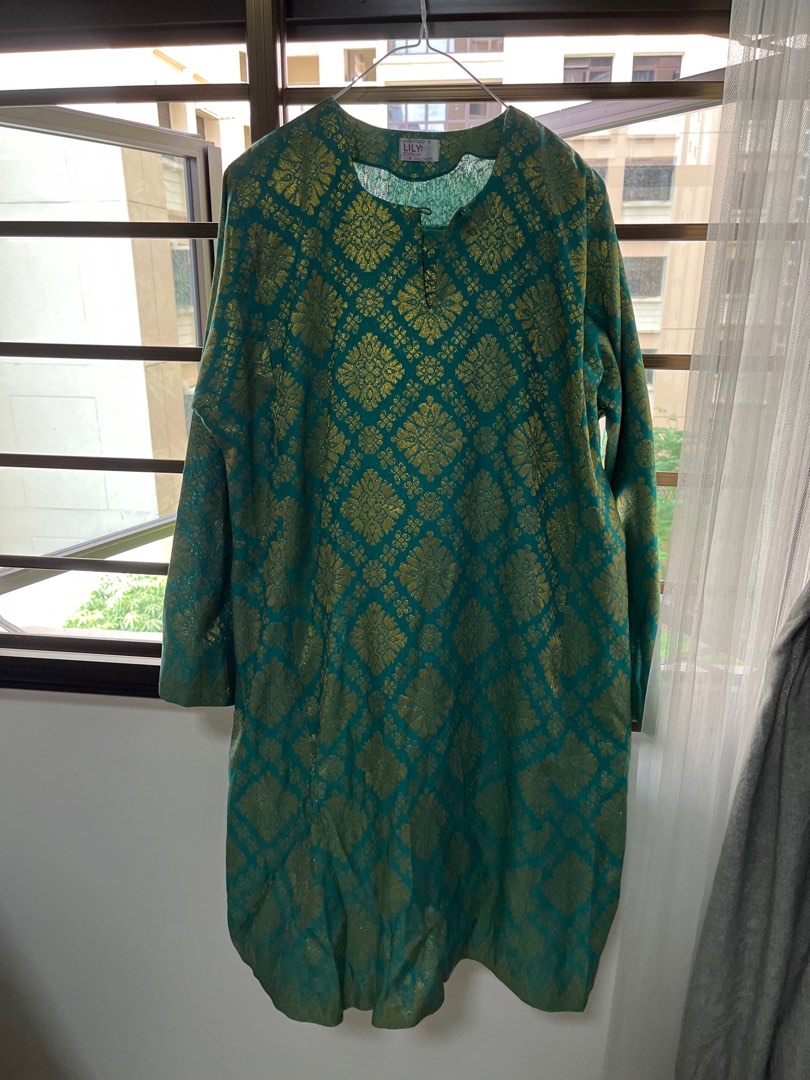 Green and gold songket, Women's Fashion, Muslimah Fashion, Baju Kurung ...