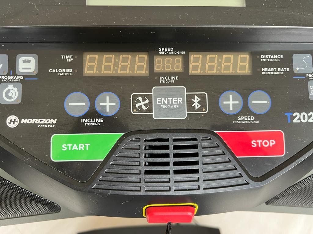 HORIZON T202 TREADMILL Special Edition, Sports Equipment, Exercise ...