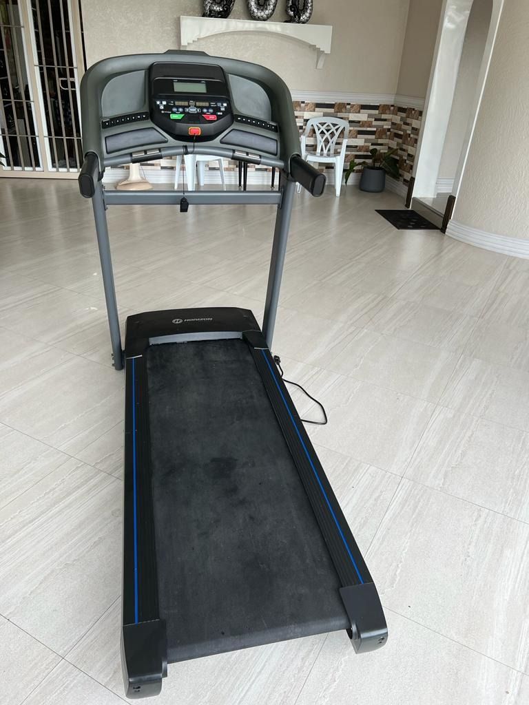 HORIZON T202 TREADMILL Special Edition, Sports Equipment, Exercise ...
