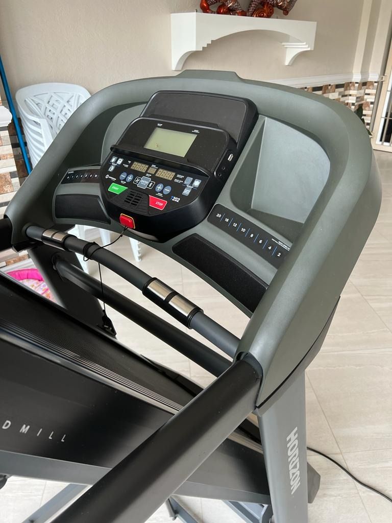 HORIZON T202 TREADMILL Special Edition, Sports Equipment, Exercise ...