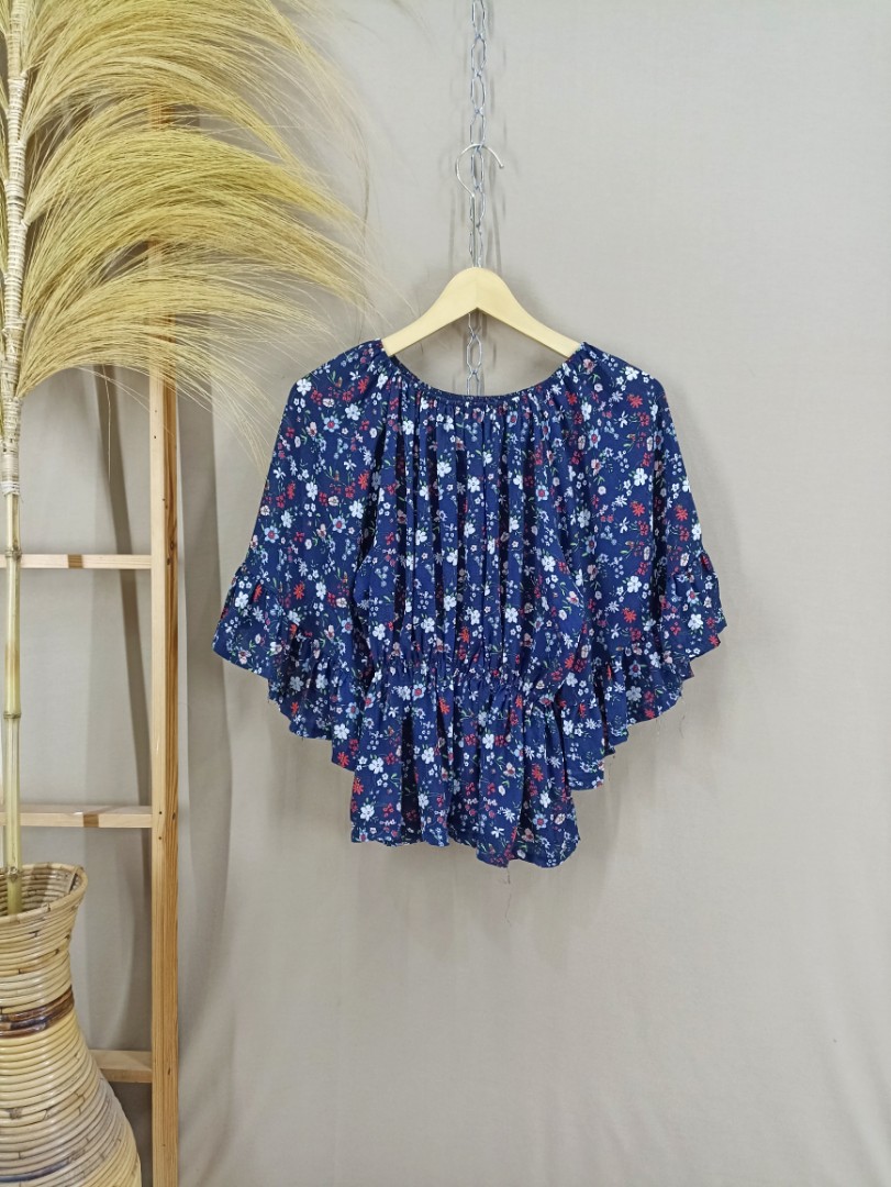 KOREAN TOP, Fesyen Wanita, Pakaian Wanita, Atasan di Carousell